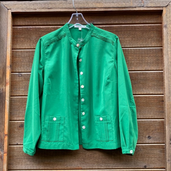 TravelSmith | Tops | Nwot Travelsmith Blouse Emerald Green | Poshmark